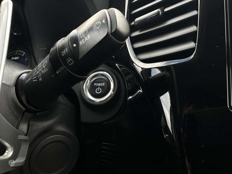Grey Mitsubishi Outlander 2020 in Vilnius, with an engine capacity of 2.40 L and mileage of 139 thousand km for 18450 €, photo 13 on AUTOMOTO.COM.LV