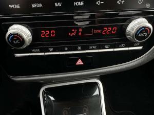 Grey Mitsubishi Outlander 2020 in Vilnius, with an engine capacity of 2.40 L and mileage of 139 thousand km for 18450 €, photo 19 on AUTOMOTO.COM.LV