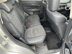 Grey Mitsubishi Outlander 2020 in Vilnius, with an engine capacity of 2.40 L and mileage of 139 thousand km for 18450 €, photo 6 on AUTOMOTO.COM.LV