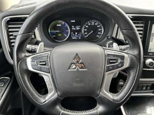 Grey Mitsubishi Outlander 2020 in Vilnius, with an engine capacity of 2.40 L and mileage of 139 thousand km for 18450 €, photo 7 on AUTOMOTO.COM.LV