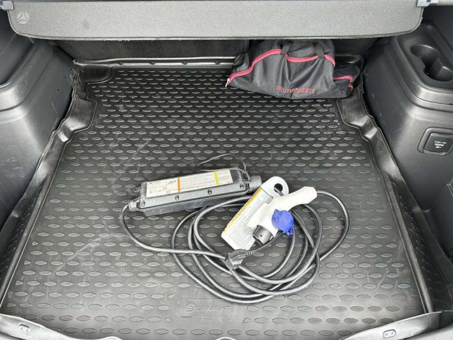Grey Mitsubishi Outlander 2020 in Vilnius, with an engine capacity of 2.40 L and mileage of 139 thousand km for 18450 €, photo 26 on AUTOMOTO.COM.LV