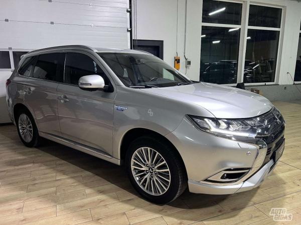 Pelēks Mitsubishi Outlander 2021 Kauņa, ar dzinēja tilpumu 2.40 L un nobraukumu 71 tūkst. km par 26830 €, foto 1 vietnē AUTOMOTO.COM.LV