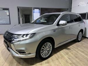 Pelēks Mitsubishi Outlander 2021 Kauņa, ar dzinēja tilpumu 2.40 L un nobraukumu 71 tūkst. km par 26830 €, foto 3 vietnē AUTOMOTO.COM.LV