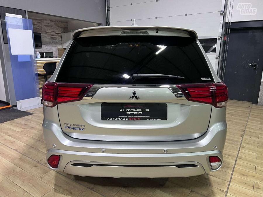 Pelēks Mitsubishi Outlander 2021 Kauņa, ar dzinēja tilpumu 2.40 L un nobraukumu 71 tūkst. km par 26830 €, foto 5 vietnē AUTOMOTO.COM.LV