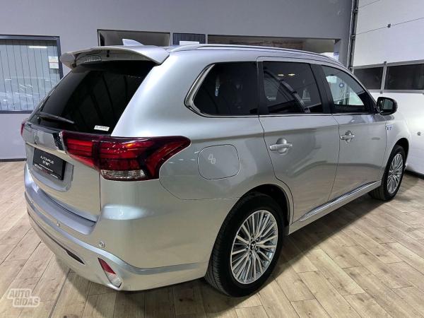 Pelēks Mitsubishi Outlander 2021 Kauņa, ar dzinēja tilpumu 2.40 L un nobraukumu 71 tūkst. km par 26830 €, foto 6 vietnē AUTOMOTO.COM.LV