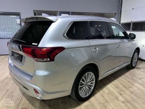 Pelēks Mitsubishi Outlander 2021 Kauņa, ar dzinēja tilpumu 2.40 L un nobraukumu 71 tūkst. km par 26830 €, foto 6 vietnē AUTOMOTO.COM.LV