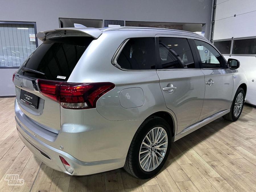 Pelēks Mitsubishi Outlander 2021 Kauņa, ar dzinēja tilpumu 2.40 L un nobraukumu 71 tūkst. km par 26830 €, foto 6 vietnē AUTOMOTO.COM.LV