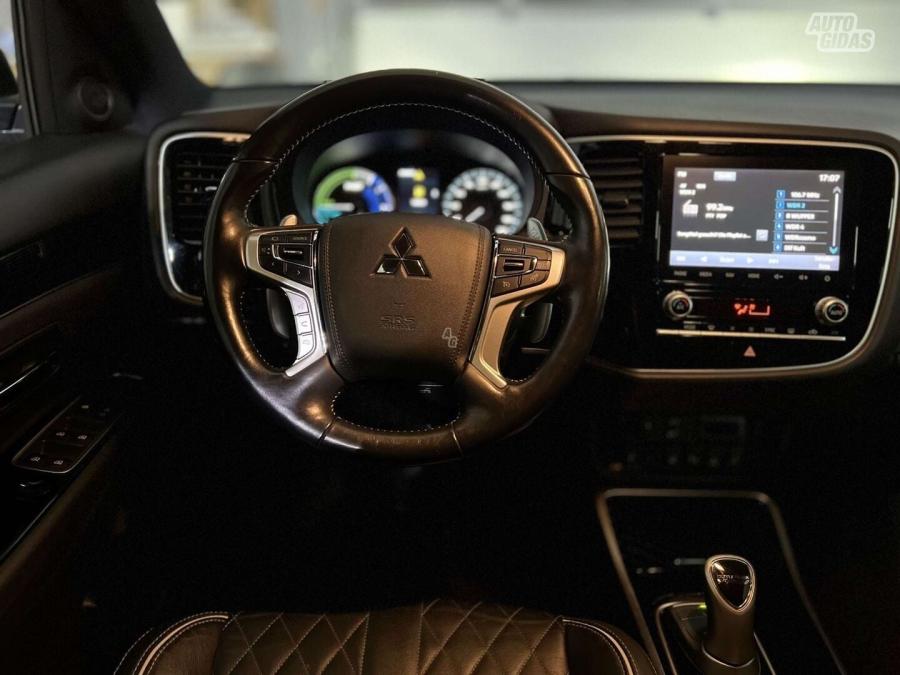 Pelēks Mitsubishi Outlander 2021 Kauņa, ar dzinēja tilpumu 2.40 L un nobraukumu 71 tūkst. km par 26830 €, foto 8 vietnē AUTOMOTO.COM.LV