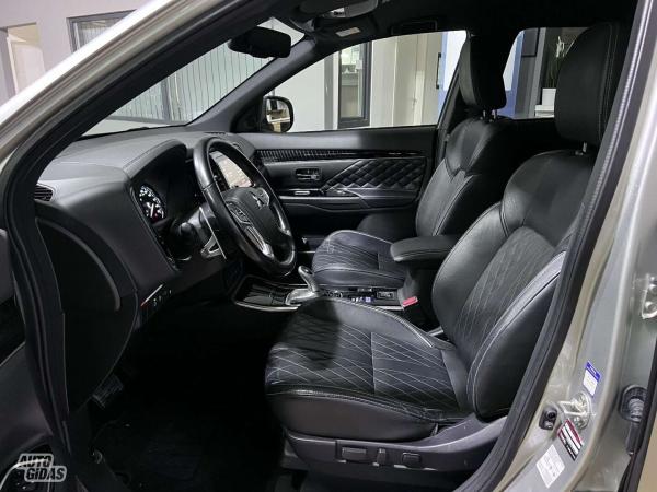 Pelēks Mitsubishi Outlander 2021 Kauņa, ar dzinēja tilpumu 2.40 L un nobraukumu 71 tūkst. km par 26830 €, foto 9 vietnē AUTOMOTO.COM.LV