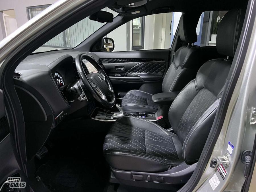 Pelēks Mitsubishi Outlander 2021 Kauņa, ar dzinēja tilpumu 2.40 L un nobraukumu 71 tūkst. km par 26830 €, foto 9 vietnē AUTOMOTO.COM.LV
