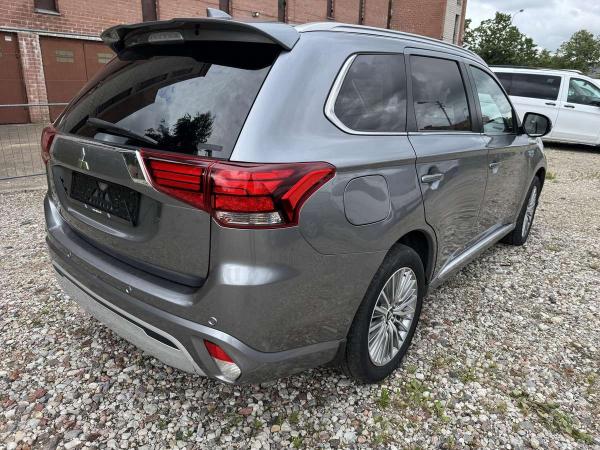 Pelēks Mitsubishi Outlander 2021 Klaipėda, ar dzinēja tilpumu 2.36 L un nobraukumu 280 tūkst. km par 10600 €, foto 3 vietnē AUTOMOTO.COM.LV
