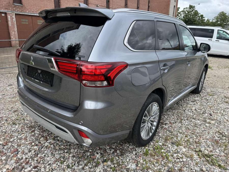 Pelēks Mitsubishi Outlander 2021 Klaipėda, ar dzinēja tilpumu 2.36 L un nobraukumu 280 tūkst. km par 10600 €, foto 4 vietnē AUTOMOTO.COM.LV