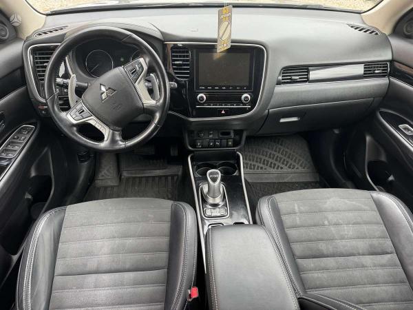 Pelēks Mitsubishi Outlander 2021 Klaipėda, ar dzinēja tilpumu 2.36 L un nobraukumu 280 tūkst. km par 10600 €, foto 5 vietnē AUTOMOTO.COM.LV
