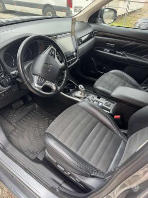 Pelēks Mitsubishi Outlander 2021 Klaipėda, ar dzinēja tilpumu 2.36 L un nobraukumu 280 tūkst. km par 10600 €, foto 8 vietnē AUTOMOTO.COM.LV