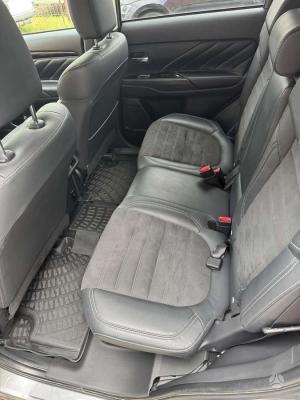 Pelēks Mitsubishi Outlander 2021 Klaipėda, ar dzinēja tilpumu 2.36 L un nobraukumu 280 tūkst. km par 10600 €, foto 9 vietnē AUTOMOTO.COM.LV