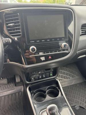 Pelēks Mitsubishi Outlander 2021 Klaipėda, ar dzinēja tilpumu 2.36 L un nobraukumu 280 tūkst. km par 10600 €, foto 11 vietnē AUTOMOTO.COM.LV