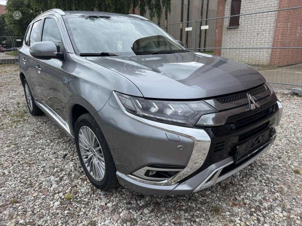 Grey Mitsubishi Outlander 2021 in Klaipeda, with an engine capacity of 2.36 L and mileage of 280 thousand km for 10200 €, photo 1 on AUTOMOTO.COM.LV