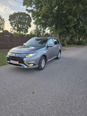 Grey Mitsubishi Outlander 2021 in Siauliai, with an engine capacity of 2.40 L and mileage of 148 thousand km for 17300 €, photo  on AUTOMOTO.COM.LV