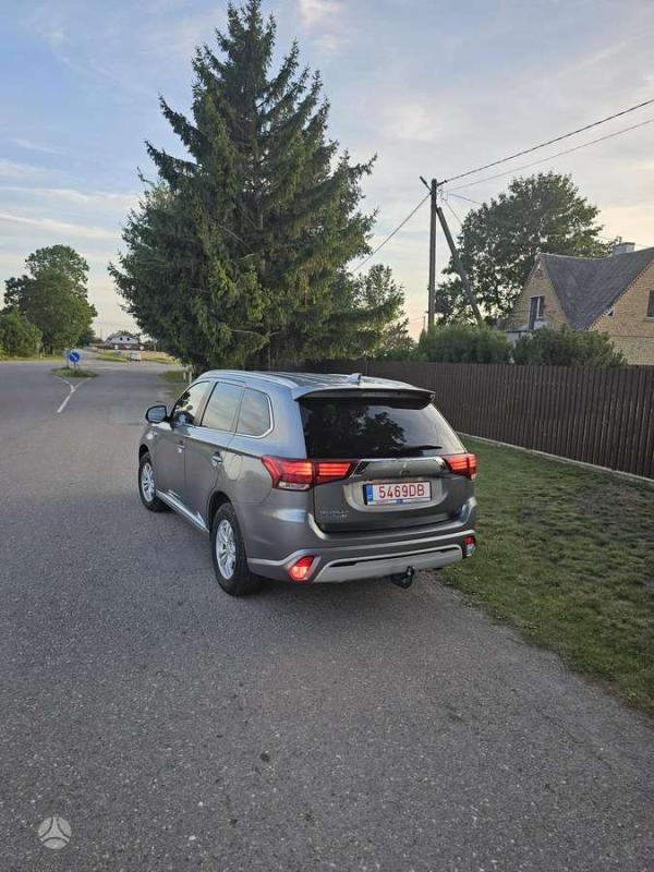 Pelēks Mitsubishi Outlander 2021 Šauļi, ar dzinēja tilpumu 2.40 L un nobraukumu 148 tūkst. km par 17300 €, foto 2 vietnē AUTOMOTO.COM.LV