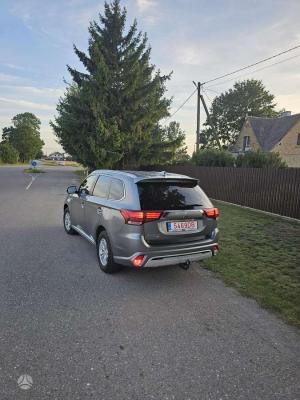Pelēks Mitsubishi Outlander 2021 Šauļi, ar dzinēja tilpumu 2.40 L un nobraukumu 148 tūkst. km par 17300 €, foto 3 vietnē AUTOMOTO.COM.LV