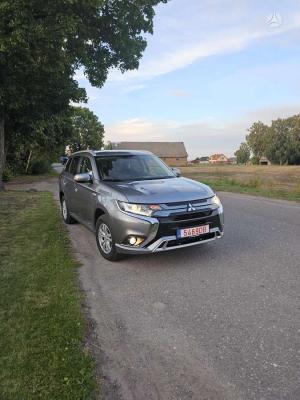Pelēks Mitsubishi Outlander 2021 Šauļi, ar dzinēja tilpumu 2.40 L un nobraukumu 148 tūkst. km par 17300 €, foto 4 vietnē AUTOMOTO.COM.LV