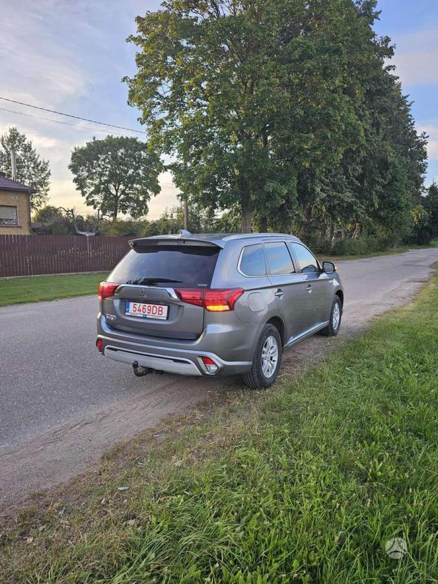 Pelēks Mitsubishi Outlander 2021 Šauļi, ar dzinēja tilpumu 2.40 L un nobraukumu 148 tūkst. km par 17300 €, foto 8 vietnē AUTOMOTO.COM.LV
