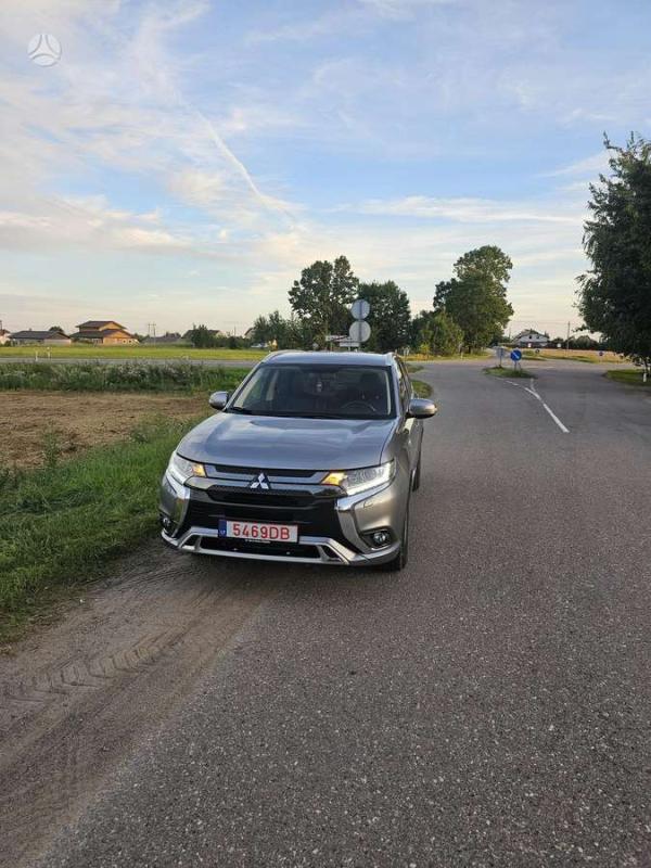 Pelēks Mitsubishi Outlander 2021 Šauļi, ar dzinēja tilpumu 2.40 L un nobraukumu 148 tūkst. km par 17300 €, foto 8 vietnē AUTOMOTO.COM.LV