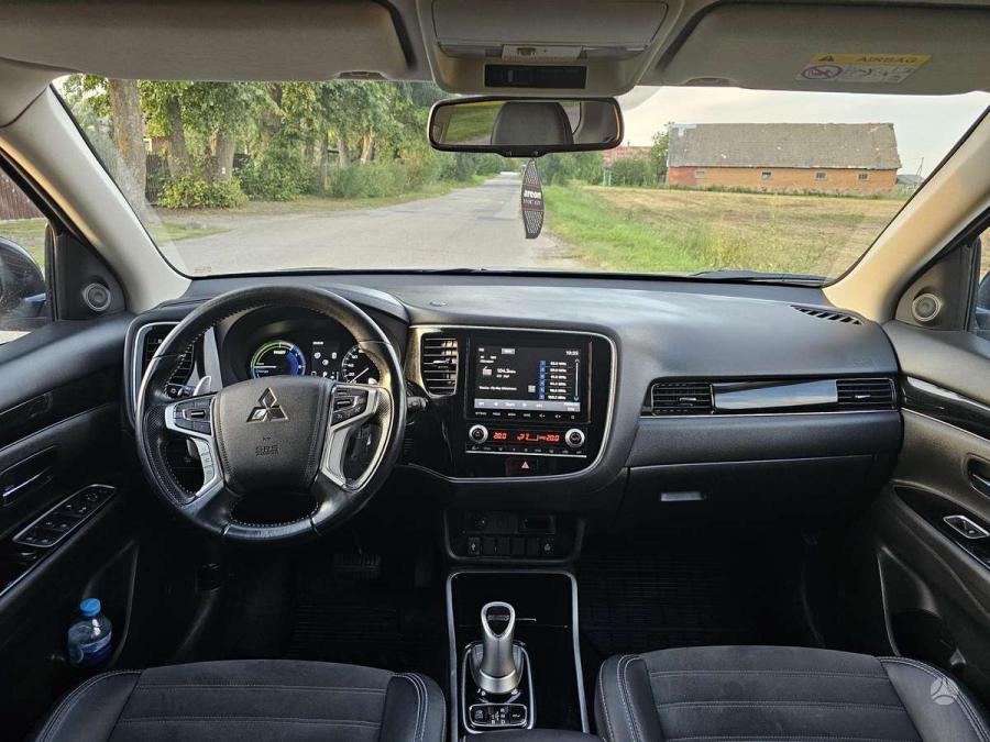 Pelēks Mitsubishi Outlander 2021 Šauļi, ar dzinēja tilpumu 2.40 L un nobraukumu 148 tūkst. km par 17300 €, foto 10 vietnē AUTOMOTO.COM.LV