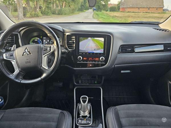 Pelēks Mitsubishi Outlander 2021 Šauļi, ar dzinēja tilpumu 2.40 L un nobraukumu 148 tūkst. km par 17300 €, foto 10 vietnē AUTOMOTO.COM.LV