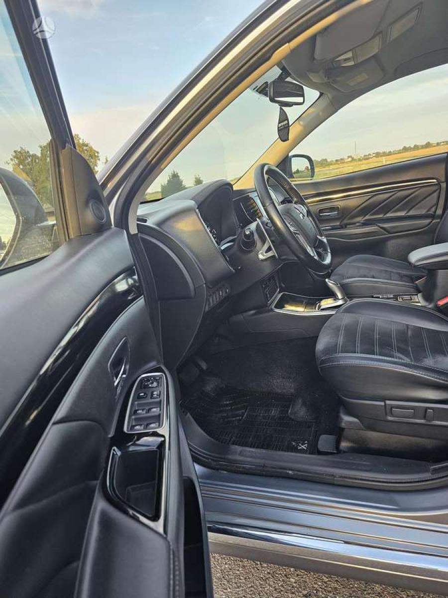 Pelēks Mitsubishi Outlander 2021 Šauļi, ar dzinēja tilpumu 2.40 L un nobraukumu 148 tūkst. km par 17300 €, foto 12 vietnē AUTOMOTO.COM.LV