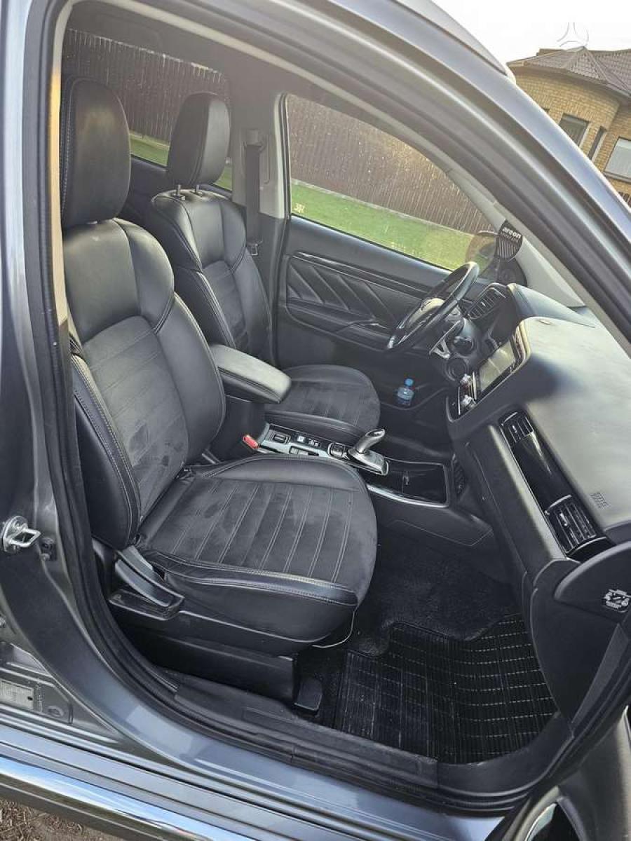 Pelēks Mitsubishi Outlander 2021 Šauļi, ar dzinēja tilpumu 2.40 L un nobraukumu 148 tūkst. km par 17300 €, foto 13 vietnē AUTOMOTO.COM.LV