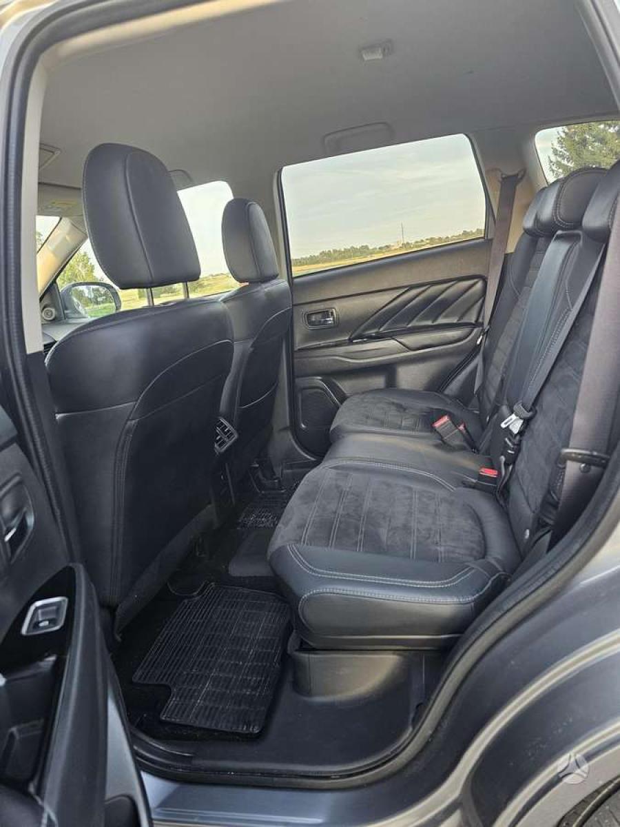 Pelēks Mitsubishi Outlander 2021 Šauļi, ar dzinēja tilpumu 2.40 L un nobraukumu 148 tūkst. km par 17300 €, foto 14 vietnē AUTOMOTO.COM.LV