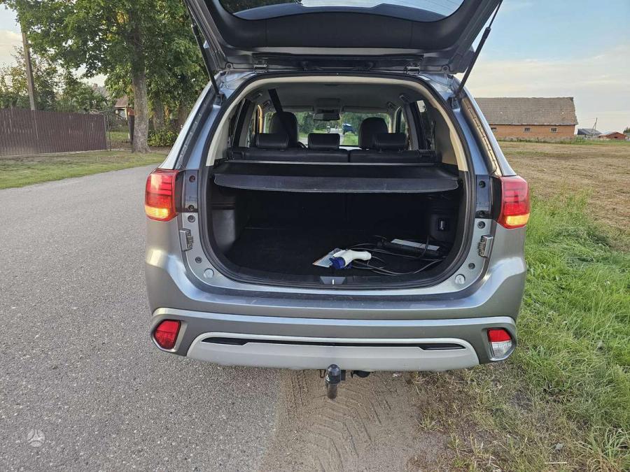 Pelēks Mitsubishi Outlander 2021 Šauļi, ar dzinēja tilpumu 2.40 L un nobraukumu 148 tūkst. km par 17300 €, foto 15 vietnē AUTOMOTO.COM.LV