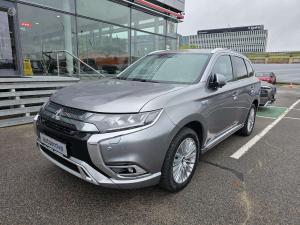 Grey Mitsubishi Outlander 2021 in Vilnius, with an engine capacity of 2.36 L and mileage of 123 thousand km for 19980 €, photo  on AUTOMOTO.COM.LV
