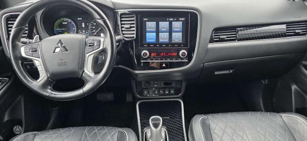 Pelēks Mitsubishi Outlander 2021 Viļņa, ar dzinēja tilpumu 2.36 L un nobraukumu 123 tūkst. km par 19980 €, foto 9 vietnē AUTOMOTO.COM.LV