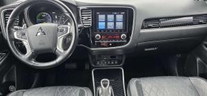 Grey Mitsubishi Outlander 2021 in Vilnius, with an engine capacity of 2.36 L and mileage of 123 thousand km for 19980 €, photo 9 on AUTOMOTO.COM.LV