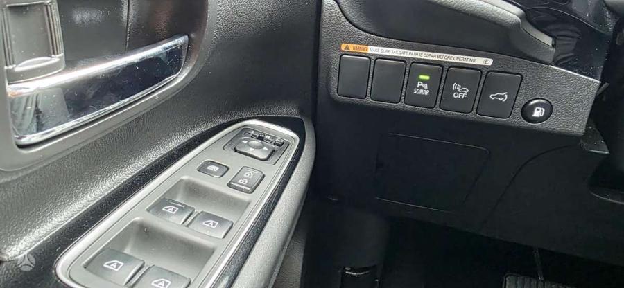 Grey Mitsubishi Outlander 2021 in Vilnius, with an engine capacity of 2.36 L and mileage of 123 thousand km for 19980 €, photo 18 on AUTOMOTO.COM.LV