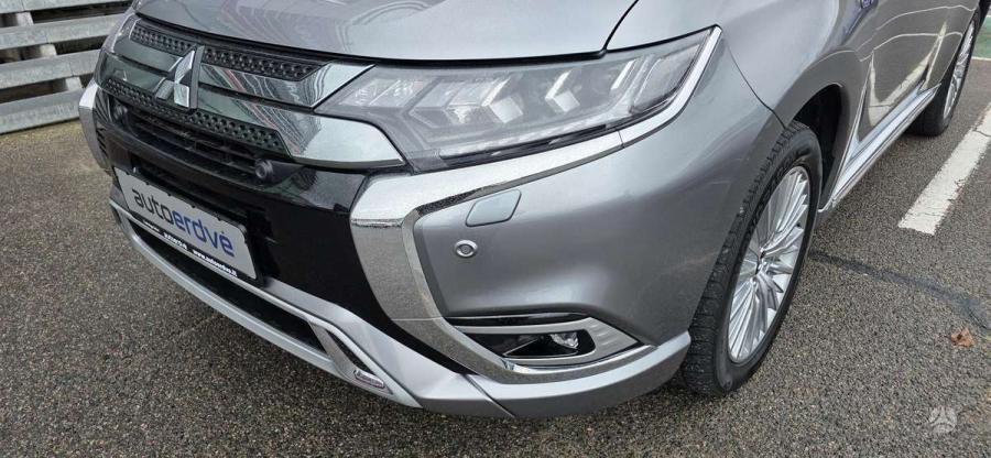 Grey Mitsubishi Outlander 2021 in Vilnius, with an engine capacity of 2.36 L and mileage of 123 thousand km for 19980 €, photo 32 on AUTOMOTO.COM.LV