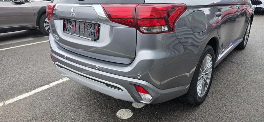Grey Mitsubishi Outlander 2021 in Vilnius, with an engine capacity of 2.36 L and mileage of 123 thousand km for 19980 €, photo 33 on AUTOMOTO.COM.LV