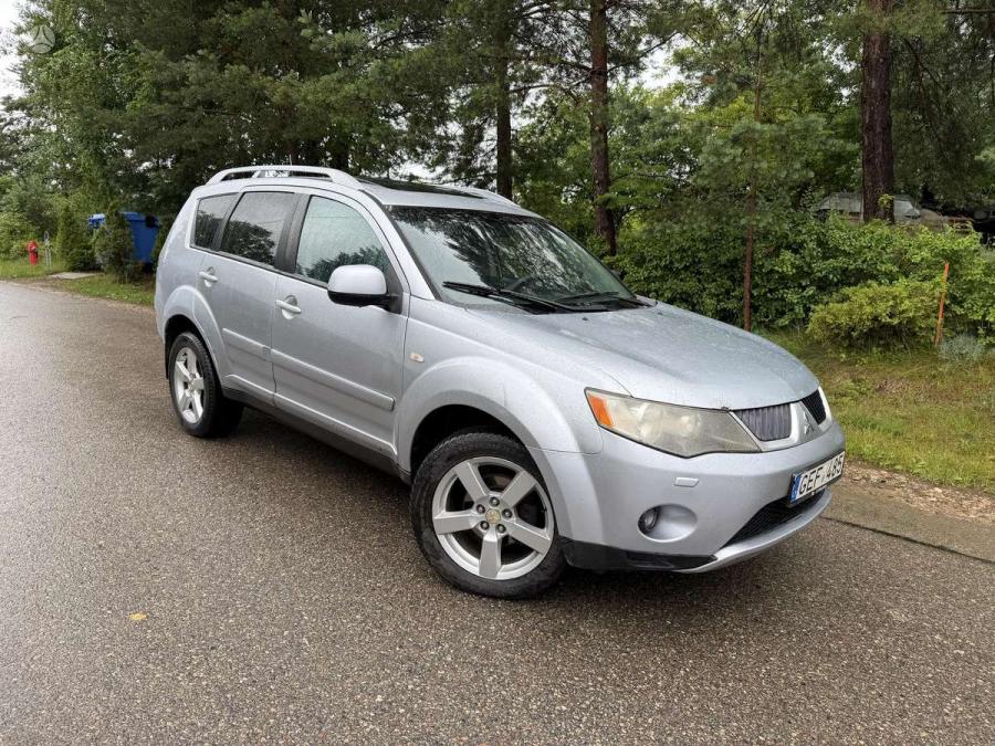 Grey Mitsubishi Outlander 2008 in Vilnius, with an engine capacity of 1.97 L and mileage of 250 thousand km for 2350 €, photo 9 on AUTOMOTO.COM.LV