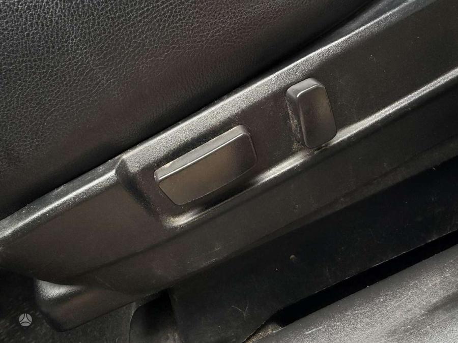 Grey Mitsubishi Outlander 2008 in Vilnius, with an engine capacity of 1.97 L and mileage of 250 thousand km for 2350 €, photo 12 on AUTOMOTO.COM.LV