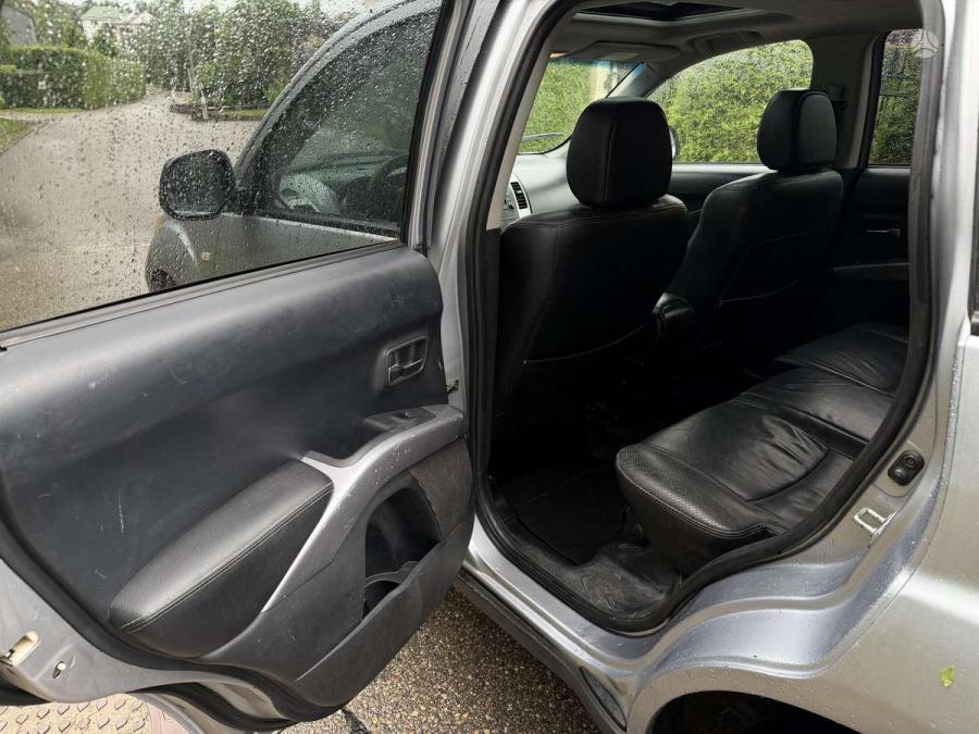 Grey Mitsubishi Outlander 2008 in Vilnius, with an engine capacity of 1.97 L and mileage of 250 thousand km for 2350 €, photo 14 on AUTOMOTO.COM.LV