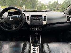 Grey Mitsubishi Outlander 2008 in Vilnius, with an engine capacity of 1.97 L and mileage of 250 thousand km for 2350 €, photo 15 on AUTOMOTO.COM.LV