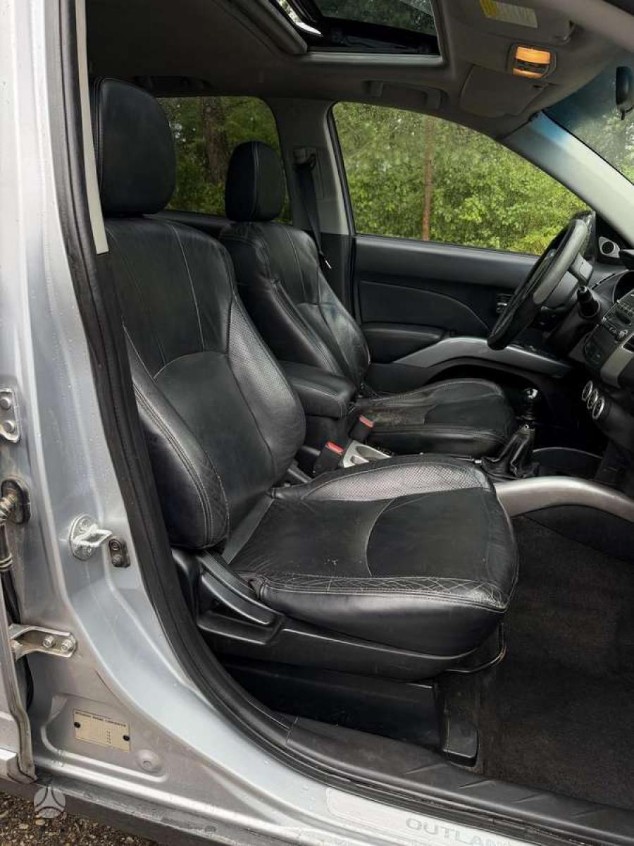 Grey Mitsubishi Outlander 2008 in Vilnius, with an engine capacity of 1.97 L and mileage of 250 thousand km for 2350 €, photo 18 on AUTOMOTO.COM.LV
