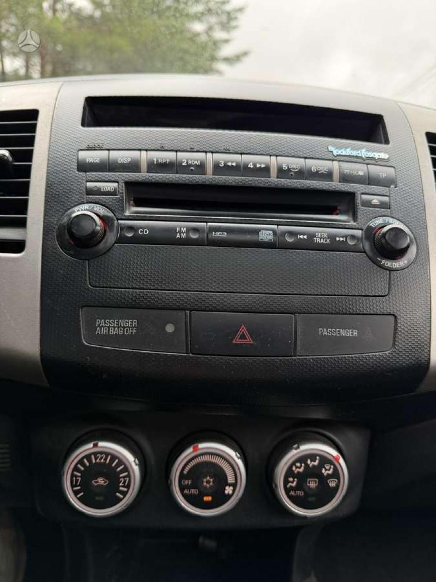 Grey Mitsubishi Outlander 2008 in Vilnius, with an engine capacity of 1.97 L and mileage of 250 thousand km for 2350 €, photo 24 on AUTOMOTO.COM.LV