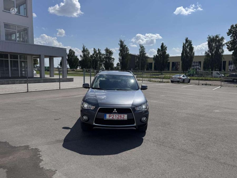 Grey Mitsubishi Outlander 2012 in Marijampole, with an engine capacity of 2.18 L and mileage of 319 thousand km for 4599 €, photo 1 on AUTOMOTO.COM.LV