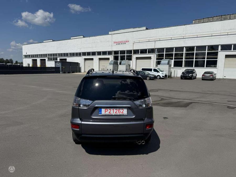 Grey Mitsubishi Outlander 2012 in Marijampole, with an engine capacity of 2.18 L and mileage of 319 thousand km for 4599 €, photo 5 on AUTOMOTO.COM.LV