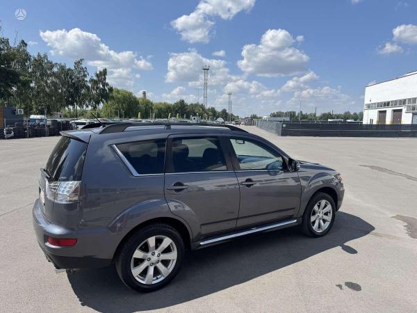 Pelēks Mitsubishi Outlander 2012 Marijampole, ar dzinēja tilpumu 2.18 L un nobraukumu 319 tūkst. km par 4599 €, foto 5 vietnē AUTOMOTO.COM.LV