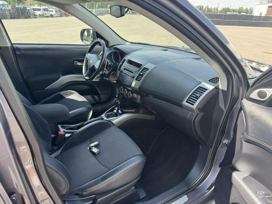 Grey Mitsubishi Outlander 2012 in Marijampole, with an engine capacity of 2.18 L and mileage of 319 thousand km for 4599 €, photo 10 on AUTOMOTO.COM.LV