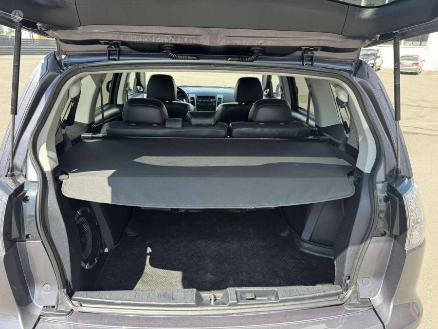 Grey Mitsubishi Outlander 2012 in Marijampole, with an engine capacity of 2.18 L and mileage of 319 thousand km for 4599 €, photo 14 on AUTOMOTO.COM.LV